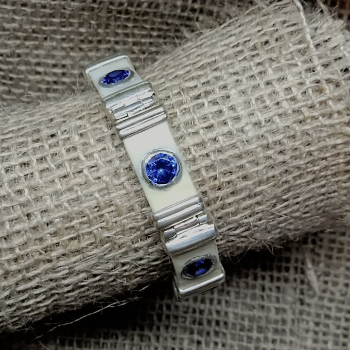FC5 Hand crafted warthog tusk and Tanzanite – Just Elephant